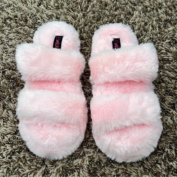 Wild Diva | Shoes | Baby Pink Faux Fur Double Band Slides | Poshmark